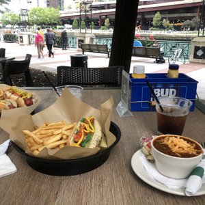 LIZZIE MCNEILL’S IRISH PUB - 136 Photos & 285 Reviews - 400 N McClurg ...