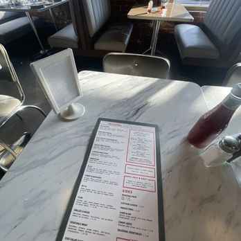 DILLY DINER - Updated May 2025 - 846 Photos & 624 Reviews - 402 E 2nd ...