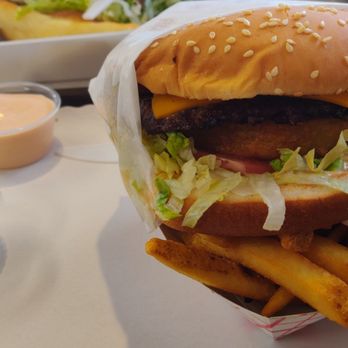 SANTA QUEEN DRIVE INN - Updated August 2025 - 34 Photos & 77 Reviews ...