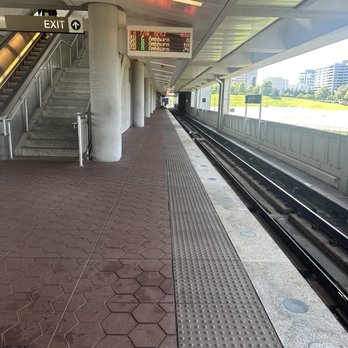 TYSONS CORNER METRO STATION - Updated December 2025 - 95 Photos & 27 ...