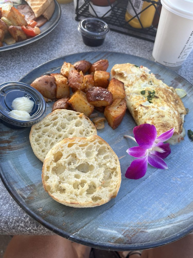 MARKER 92 WATERFRONT BAR & BISTRO - Updated January 2025 - 103 Photos ...