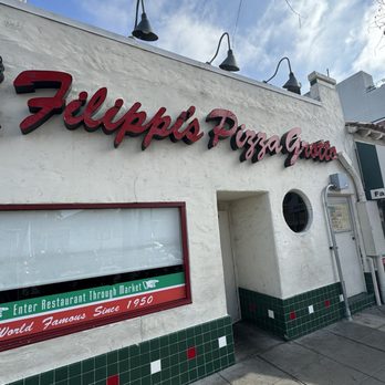 FILIPPI’S PIZZA GROTTO LITTLE ITALY - Updated April 2024 - 3270 Photos & 3690 Reviews - 1747 ...