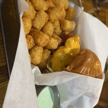 HAMBURGER FACTORY FAMILY RESTAURANT - Updated February 2025 - 707 ...