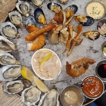 TAYLOR SHELLFISH OYSTER BAR - Seafood Restaurant - 410 Occidental Ave S ...