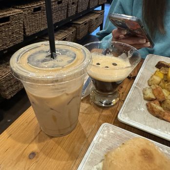 CRICKLES AND CO - Updated May 2024 - 721 Photos & 550 Reviews - 4000 ...