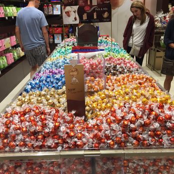 LINDT CHOCOLATE SHOP - Updated December 2025 - 25 Photos - 2901 Bayview ...