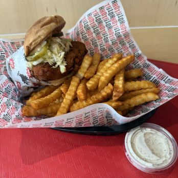 HOWLIN’ RAY’S - Updated August 2025 - 2060 Photos & 1110 Reviews - 800 ...