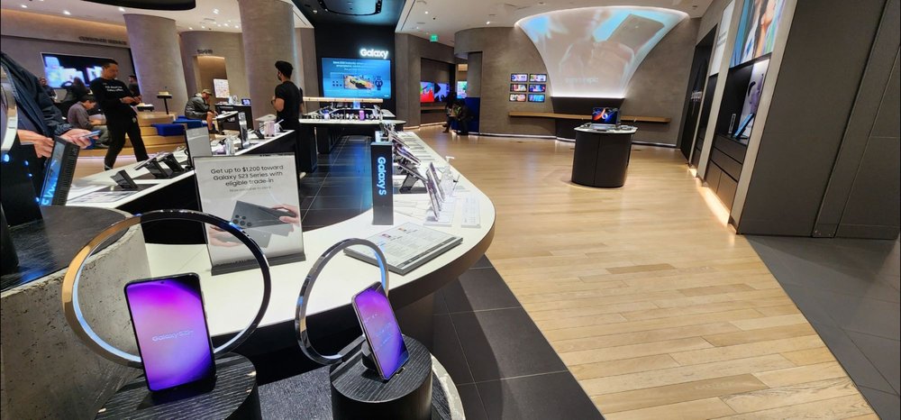 SAMSUNG EXPERIENCE STORE - 13 Photos & 34 Reviews - 5085 Westheimer Rd ...