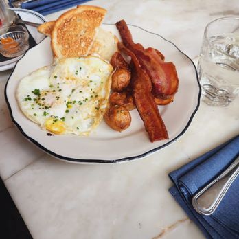 BEN PARIS - Updated July 2024 - 1319 Photos & 555 Reviews - 130 Pike St ...