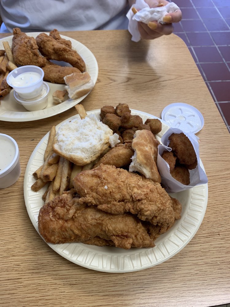 RUSTY ROOSTER - 604 US Hwy 77A S, Yoakum, Texas - Chicken Shop ...