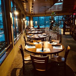 COWESETT INN - Updated August 2024 - 89 Photos & 99 Reviews - 226 ...