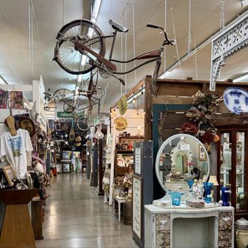 MERCHANT SQUARE ANTIQUE MARKETPLACE - Updated December 2025 - 613 ...