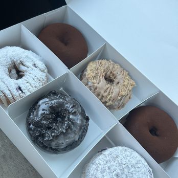 BEACON DOUGHNUTS - 475 Photos & 200 Reviews - 810 W Armitage Ave ...