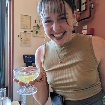 ROE - Updated January 2026 - 55 Photos & 32 Reviews - 207 Unity St ...