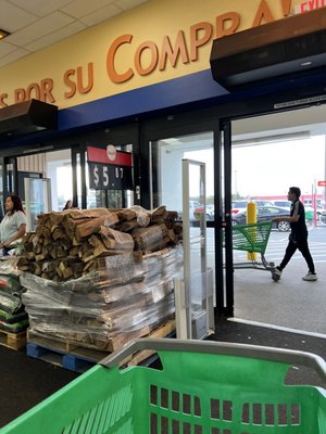 FIESTA MART #7 - Updated May 2025 - 37 Photos & 31 Reviews - 6200 ...