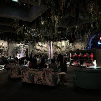 CAVEAU - Updated November 2025 - 73 Photos & 41 Reviews - 1 Cntr Plz ...