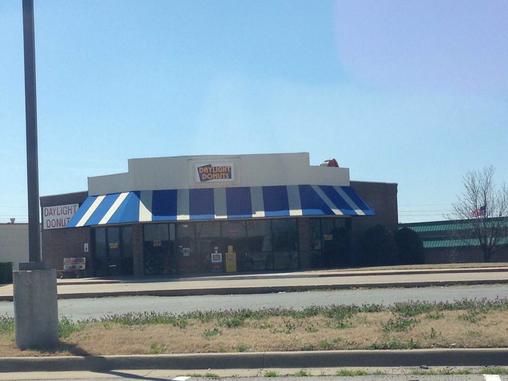 DAYLIGHT DONUTS - Updated September 2025 - 11 Reviews - 8700 N 117th ...