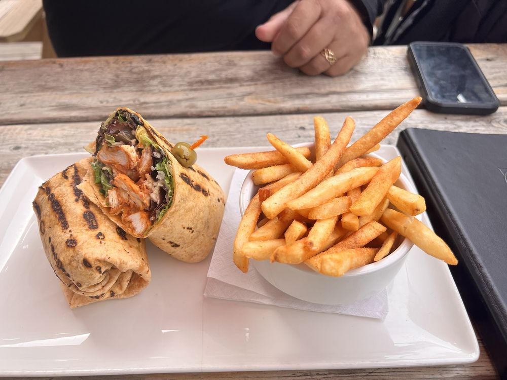 BOTTLESCREW BILL’S PUB / BUZZARDS RESTAURANT & BAR - Updated January ...