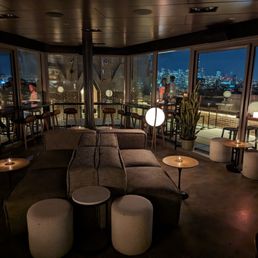 UP ROOM - Updated October 2025 - 304 Photos & 146 Reviews - 2018 W ...