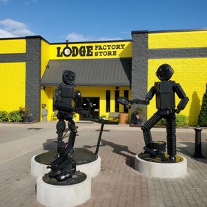 LODGE FACTORY STORE - 62 Photos & 41 Reviews - 220 E 3rd St, South ...