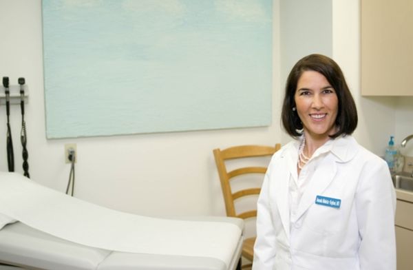 AMANDA MODESTA, MD - Updated October 2025 - 10 Reviews - 202 E Earll Dr ...