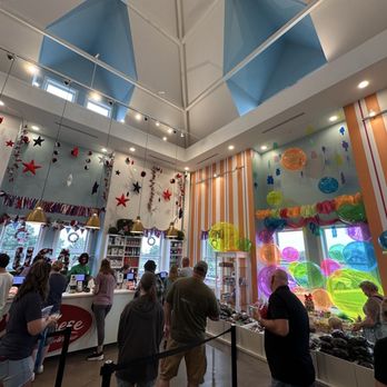 ALBANESE CONFECTIONERY - Updated December 2025 - 748 Photos & 405 ...