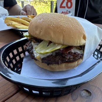 KILLER BURGER MEDFORD - Updated December 2025 - 55 Photos & 67 Reviews ...