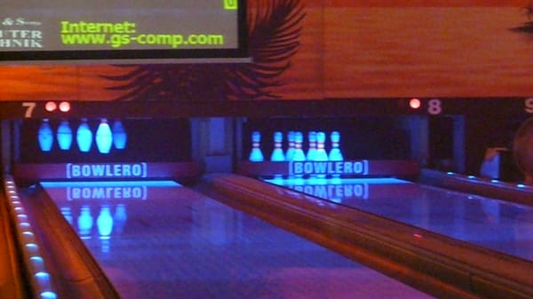 BOWLERO BOWLING BERLIN - Updated July 2025 - 20 Reviews - Samariterstr ...