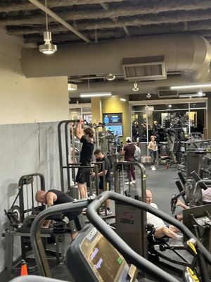 GOLD’S GYM - Updated July 2024 - 31 Photos & 499 Reviews - 197 N Moorpark Rd, Thousand Oaks ...