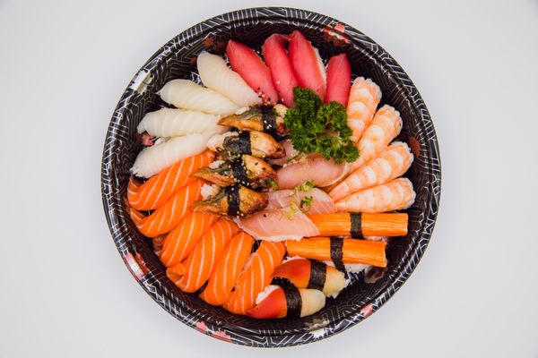 HUG SUSHI - Updated December 2025 - 216 Photos & 77 Reviews - 550 ...