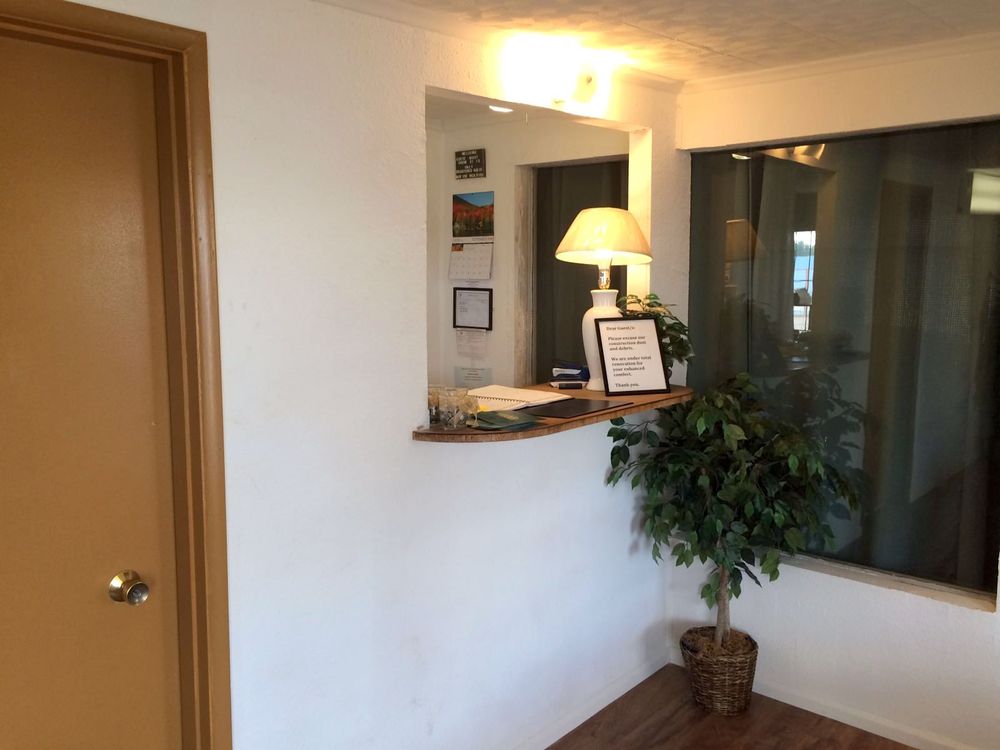 CONNELL INN & SUITES - Updated August 2025 - 17 Photos - 433 S Columbia ...