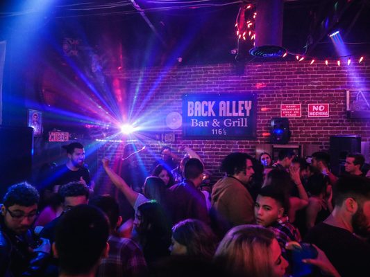 BACK ALLEY BAR & GRILL - 179 Photos & 249 Reviews - 116 1/2 W Wilshire ...