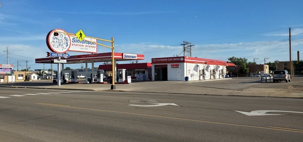 SIMONSON’S STATION STORE - SOUTH DICKINSON - 317 E Villard St ...