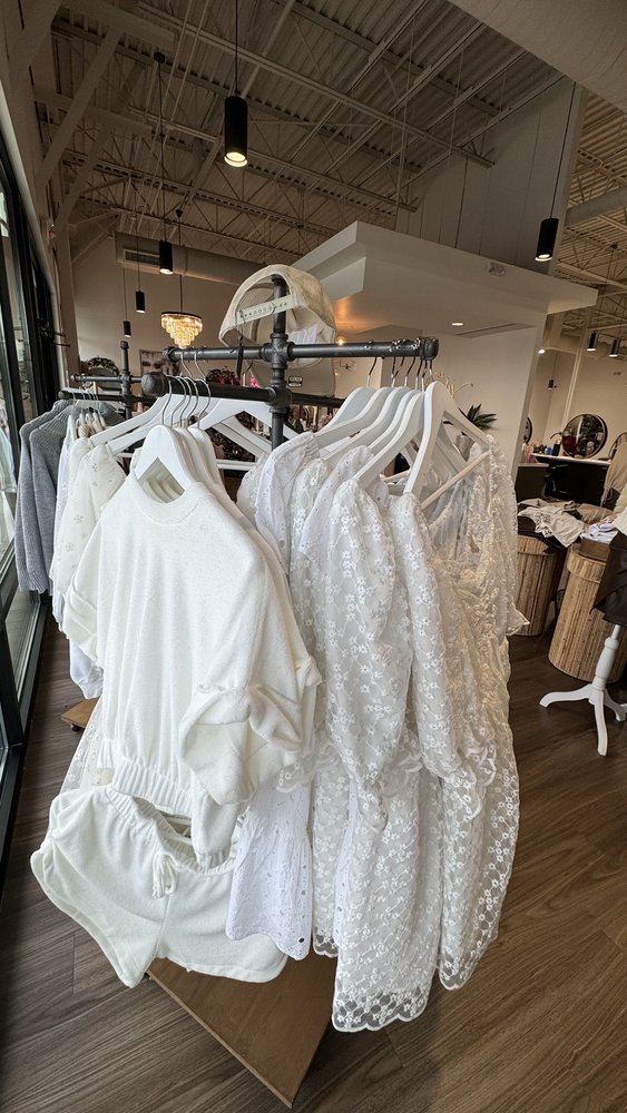 THE BEAUTY LOUNGE - CONROE - Updated August 2025 - 15 Photos - 449 S ...