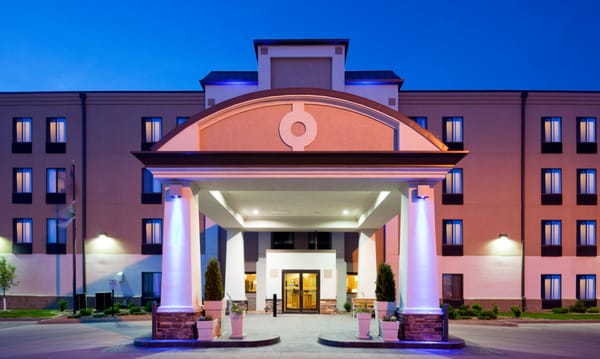 HOLIDAY INN EXPRESS FARGO-WEST ACRES - 21 Photos & 21 Reviews - 1040 ...