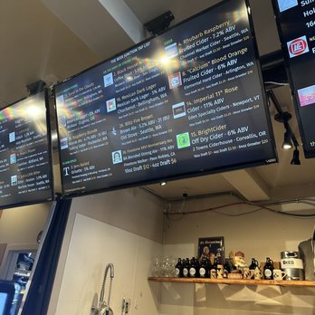 THE BEER JUNCTION - Updated October 2025 - 237 Photos & 314 Reviews ...