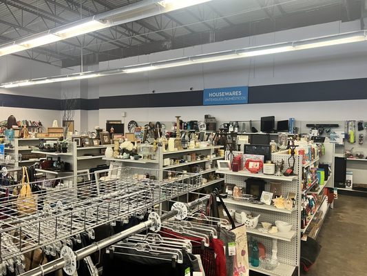 GOODWILL CENTRAL TEXAS - DRIPPING SPRINGS - Updated October 2025 - 13 ...