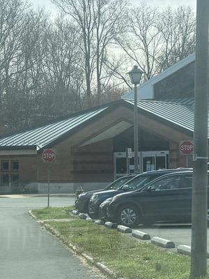 GEORGE MASON REGIONAL LIBRARY - Updated December 2025 - 20 Photos & 21 ...