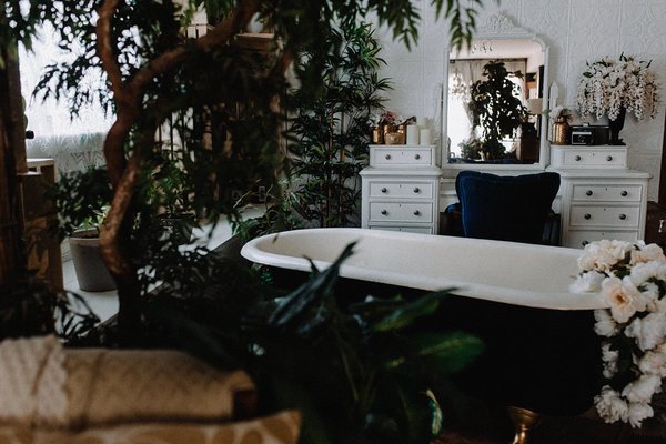 ARTIST JESSICA RAE - Updated February 2025 - 12 Photos - Thornton ...