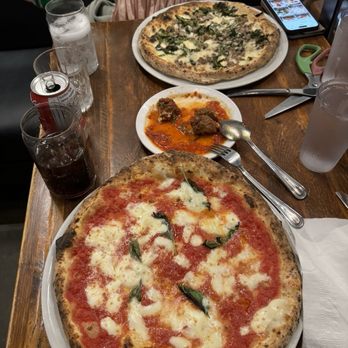 VIA TEVERE PIZZERIA - Updated December 2025 - 438 Photos & 366 Reviews ...