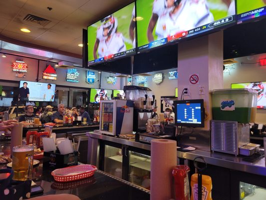 PLUCKERS WING BAR - RESEARCH - Updated August 2025 - 520 Photos & 786 ...