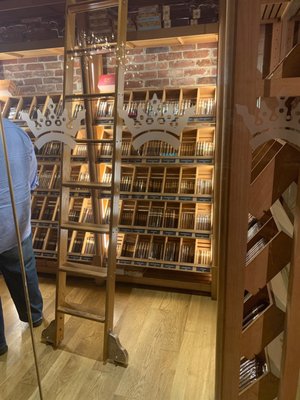 ASHTON CIGAR BAR - 170 Photos & 221 Reviews - Bars - 1522 Walnut St ...