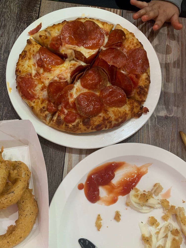 ROUND TOP BURGERS AND PIZZA - 45 Photos & 36 Reviews - 520 E HWY 54 ...