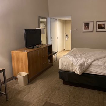 HOLIDAY INN CAPE COD-FALMOUTH - Updated November 2025 - 40 Photos & 82 ...