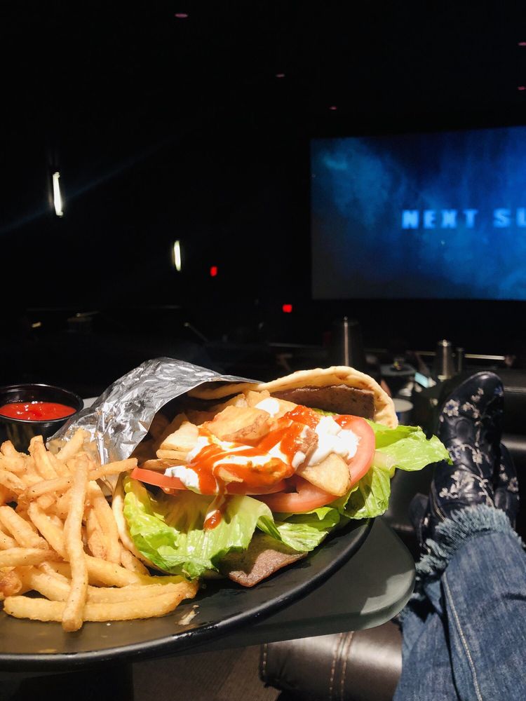 CINÉPOLIS LUXURY CINEMAS - 416 Photos & 734 Reviews - Cinema - 180 ...