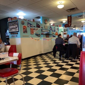 JOHNNYS DINER - Updated October 2025 - 63 Photos & 123 Reviews - 180 W ...