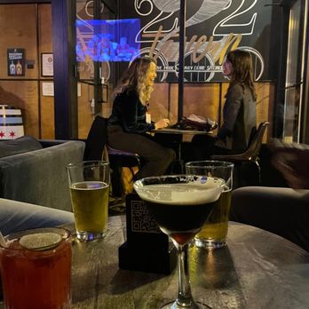 2TWENTY2 TAVERN - Updated January 2025 - 173 Photos & 183 Reviews - 222 ...