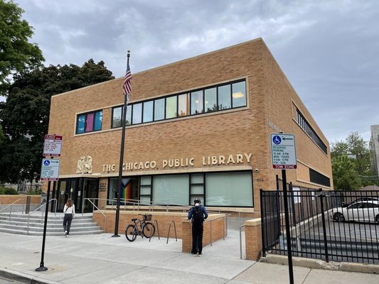 CHICAGO PUBLIC LIBRARY - MERLO - Updated December 2025 - 21 Photos & 95 ...