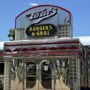 TOM’S BURGERS & GRILL - Updated October 2025 - 333 Photos & 409 Reviews ...