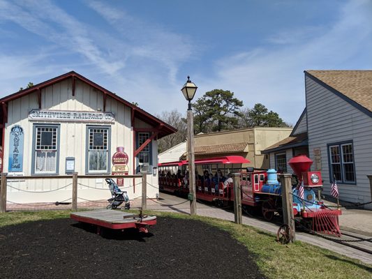 HISTORIC SMITHVILLE & VILLAGE GREENE - 335 Photos & 79 Reviews - 615 E ...